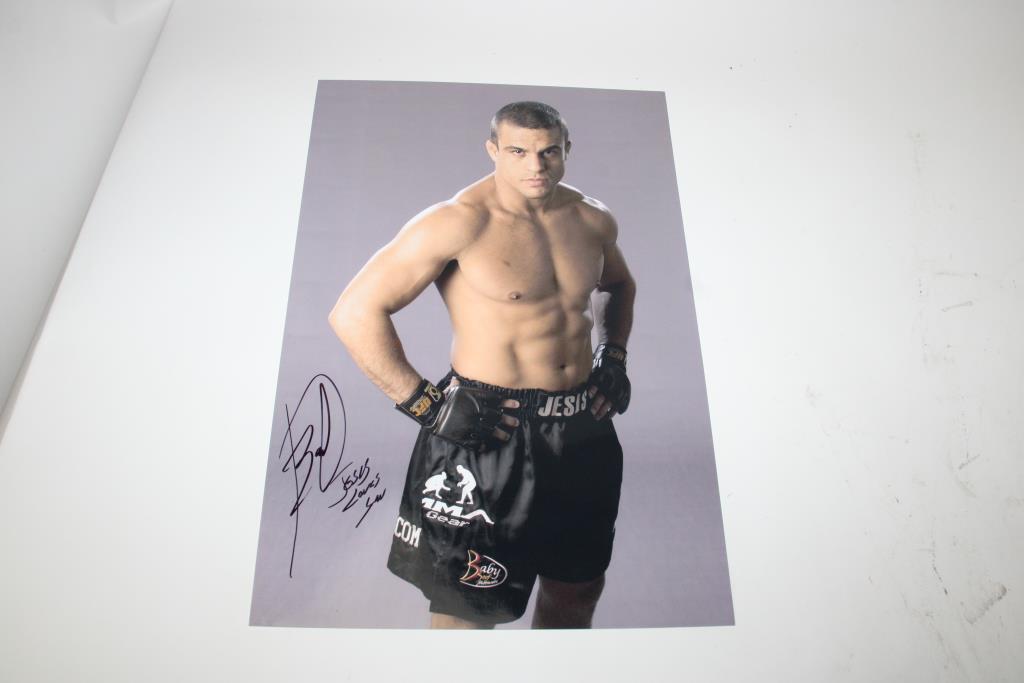 Ufc Fighter Photograph With Signature | Property Room