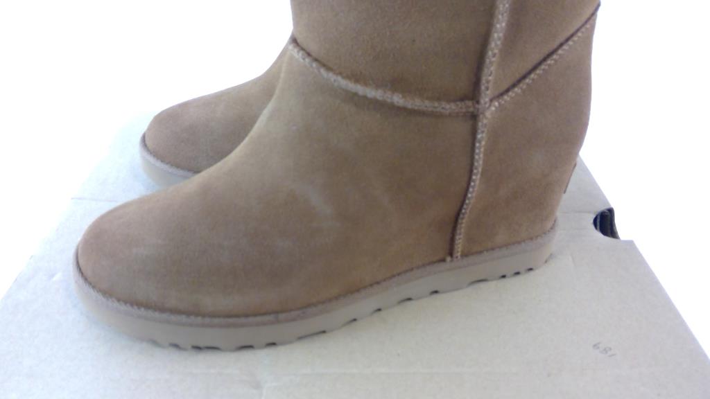 Ugg Classic Womens Boots Size 8.5 | Property Room