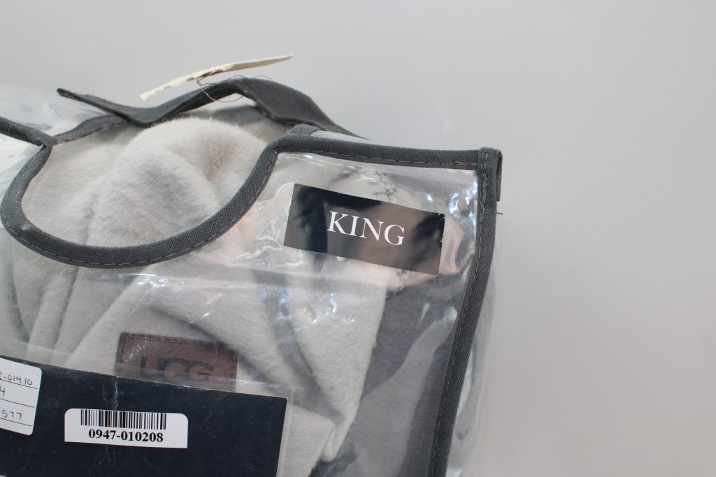 UGG Torrey King Reversible Blanket | Property Room