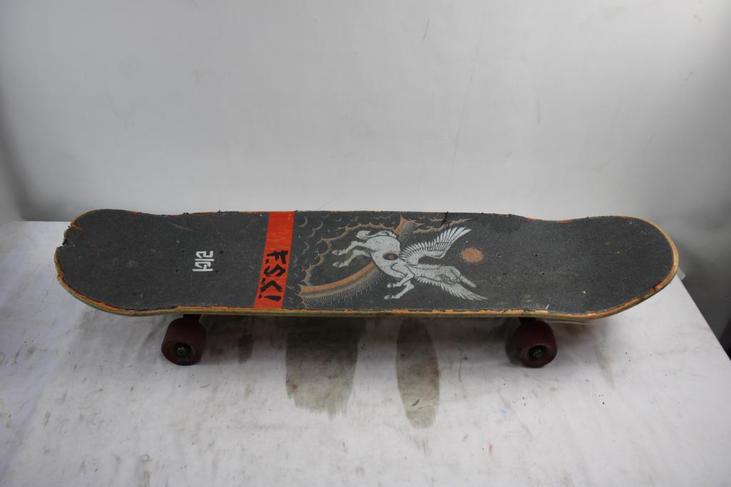 Unknown Brand Complete Skateboard | Property Room