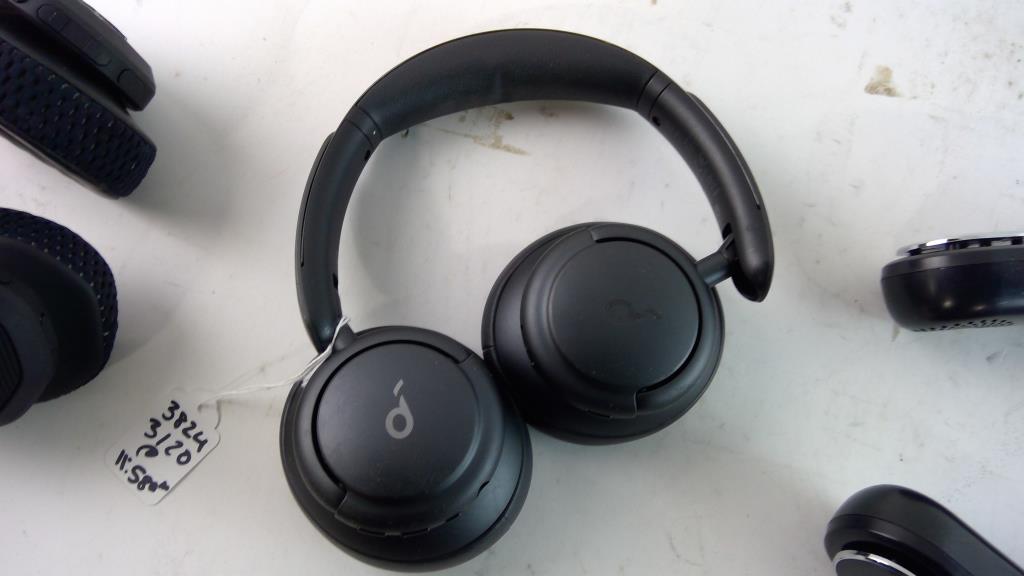 Unknown Brand Headphones, 3 Pieces | Property Room