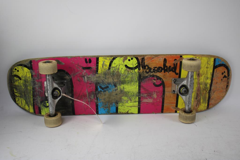 Unknown Brand Skateboard Complete | Property Room