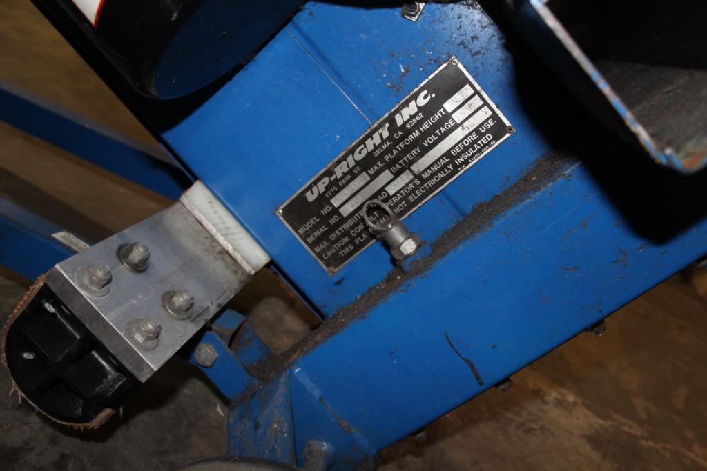 Up Right UL-38 Telescopic Hydraulic Lift | Property Room