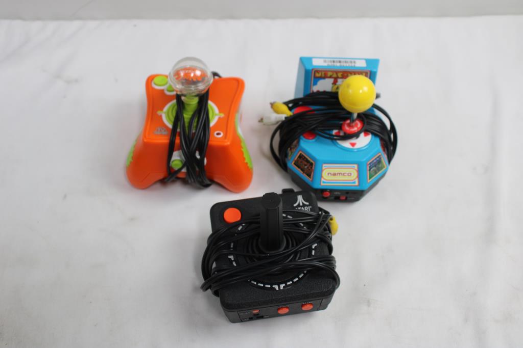 Upper Deck Baseball Cards, Plug&Play Tv Games 3 Pieces | Property Room