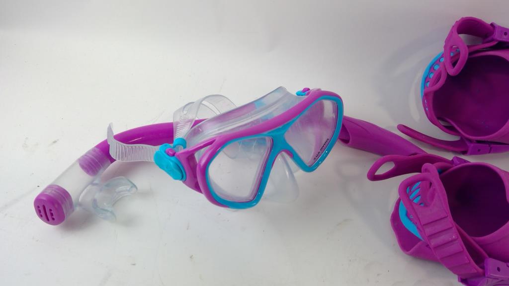 US Diverse Dorado Mask, Seabreeze Snorkel, Proflex Fins Buncle ...