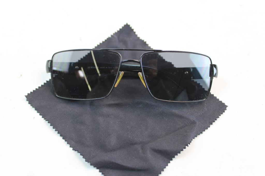 Versace Black Vintage Classic Pilot Shape Mod 2041 1009/8g | Property Room