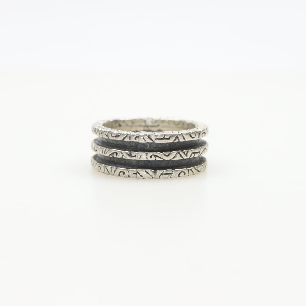 Versani Sterling Silver Ring | Property Room