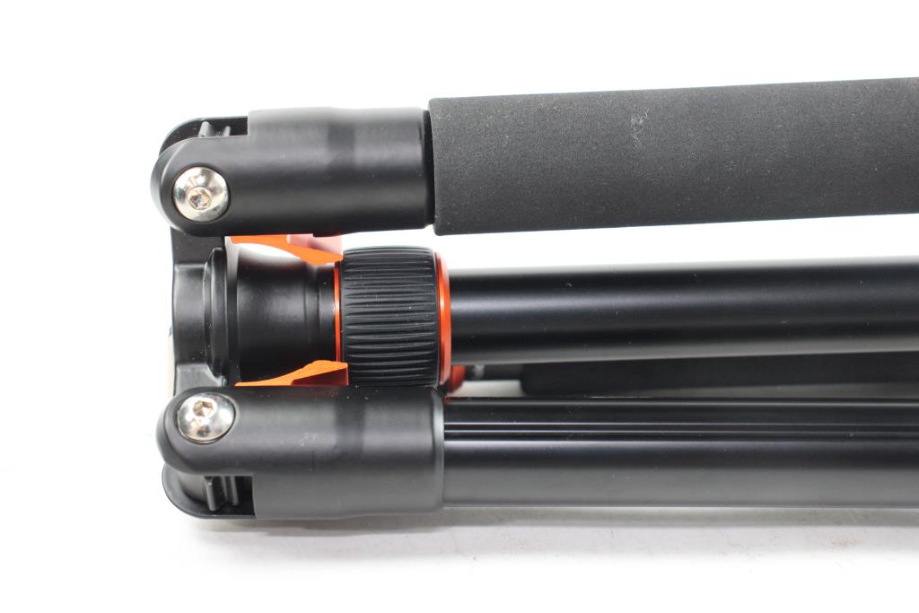 Victiv AT25 Tripod | Property Room