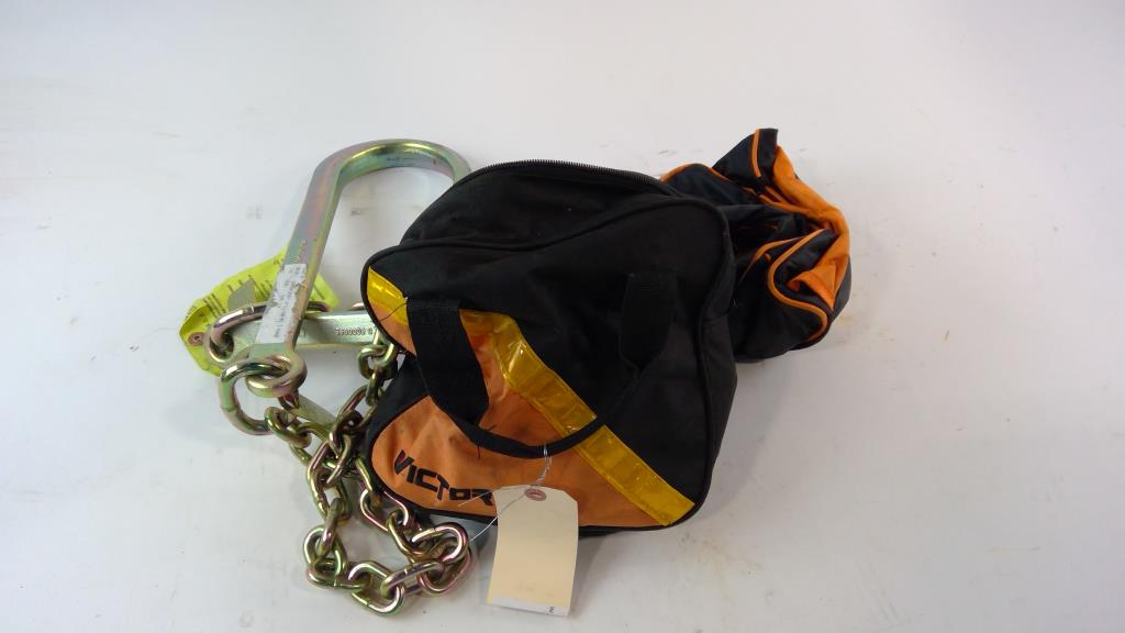 Victor Chain Hook Chain | Property Room