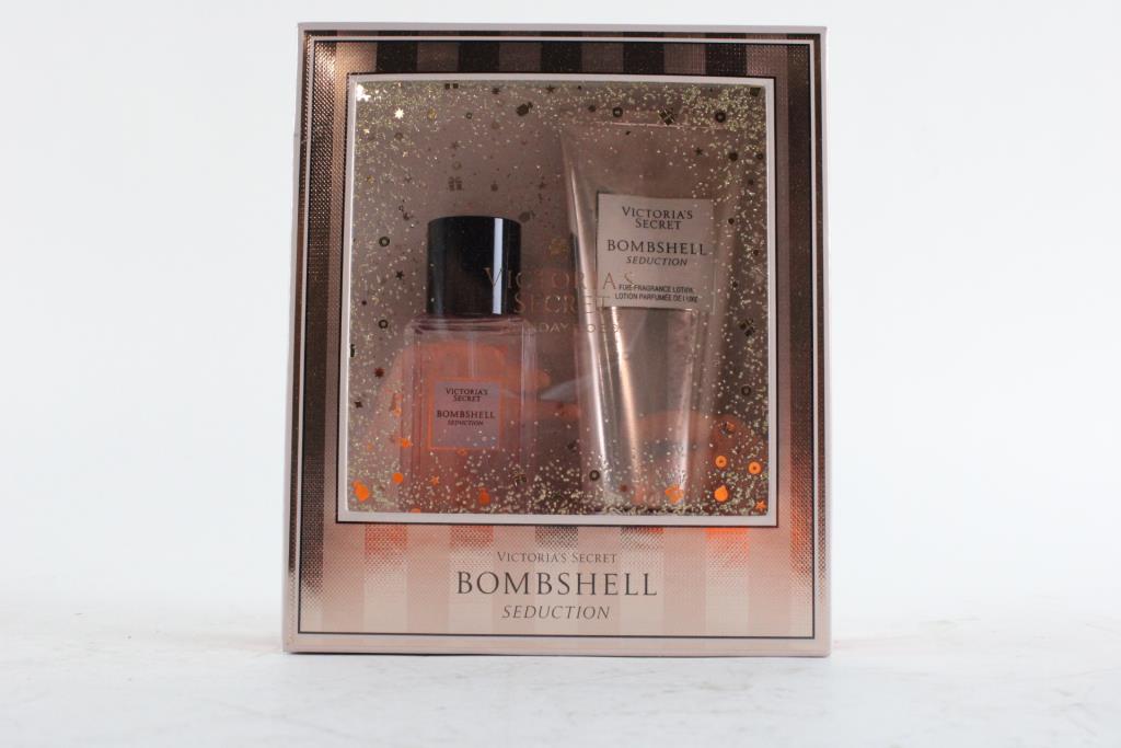 Victoria's Secret Holiday 2020, Heavenly Set | Property Room