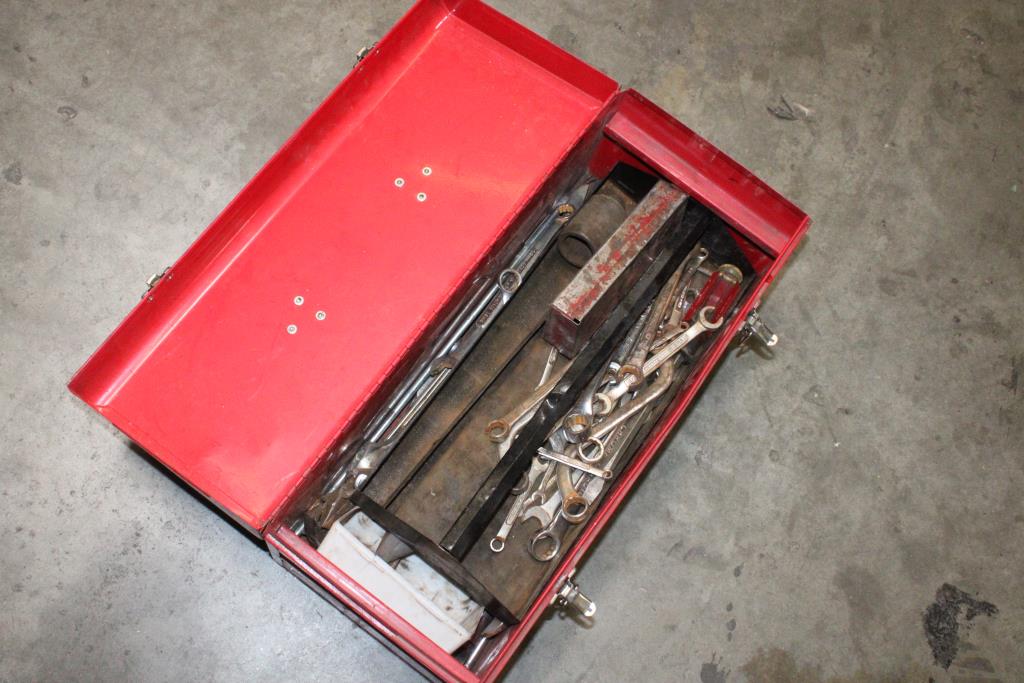 Voyager 21" Steel Toolbox And Unknown Tools 10 Plus Pieces | Property Room