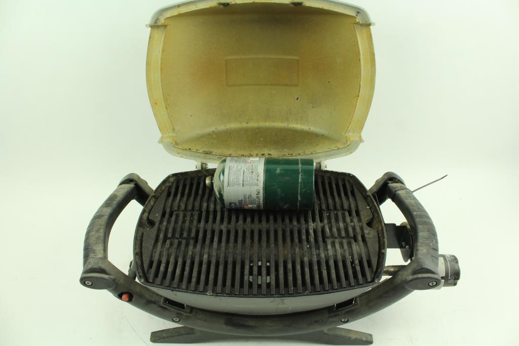 Weber 41672-B Table Top Grill With Tank Attachment | Property Room