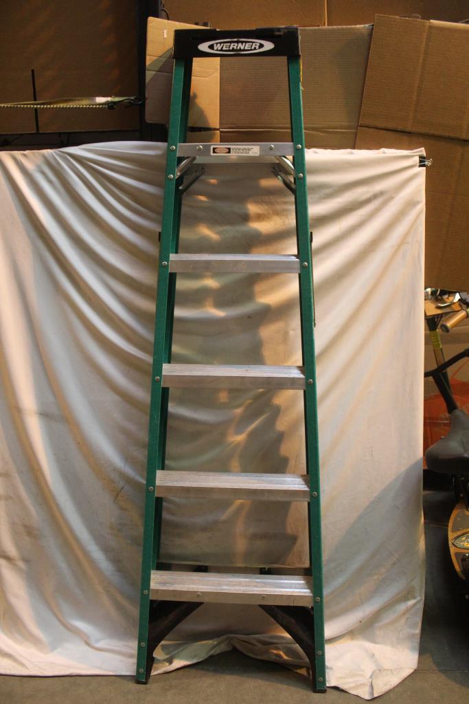 Werner FS206 6 Ft. Fiberglass Ladder | Property Room