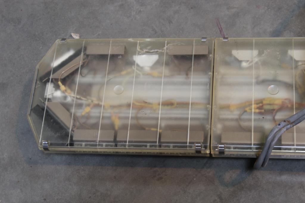 Whelen Code 3 LED Light Bar | Property Room