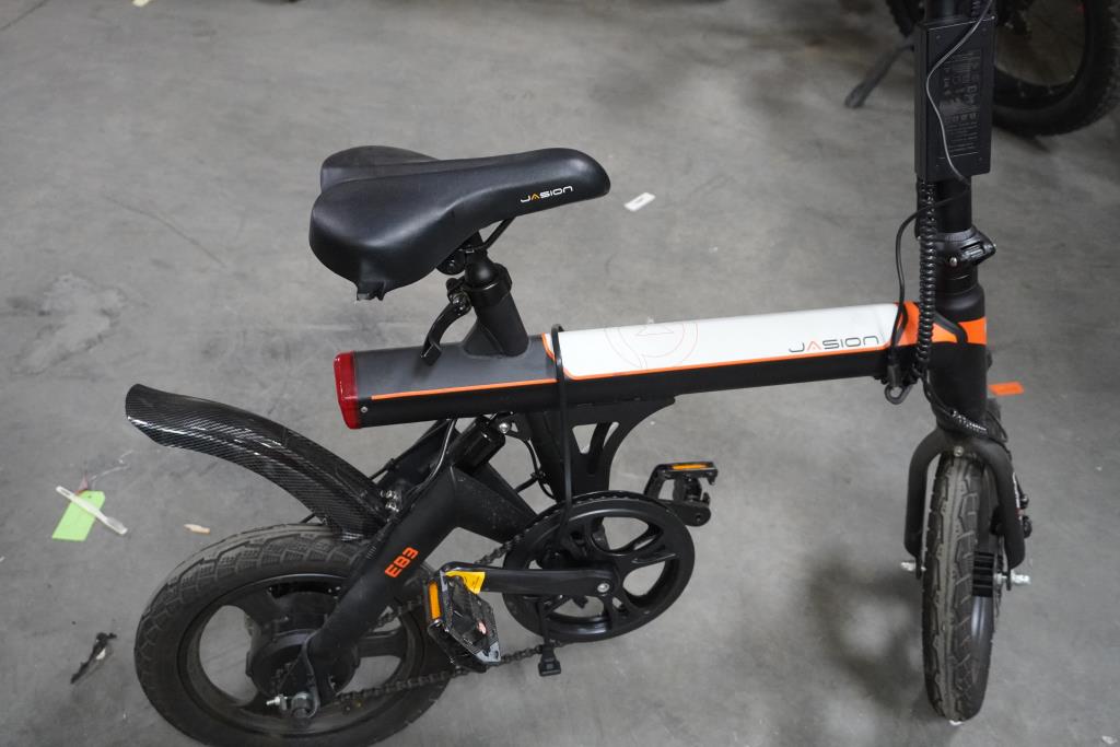 White Jasion EB3 Electric Bike | Property Room
