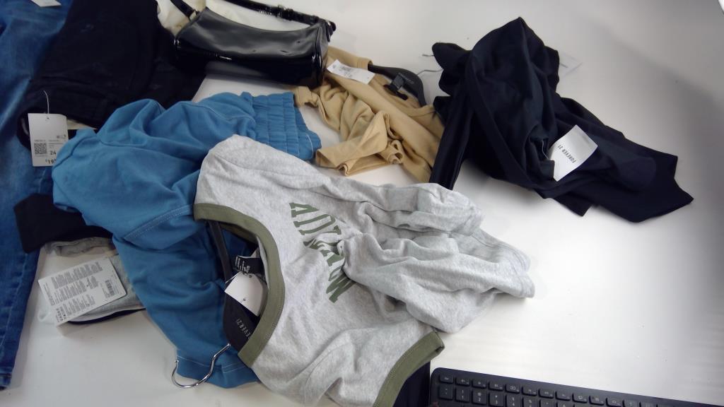 Womens Clothing Lot, 5+ Pieces | Property Room