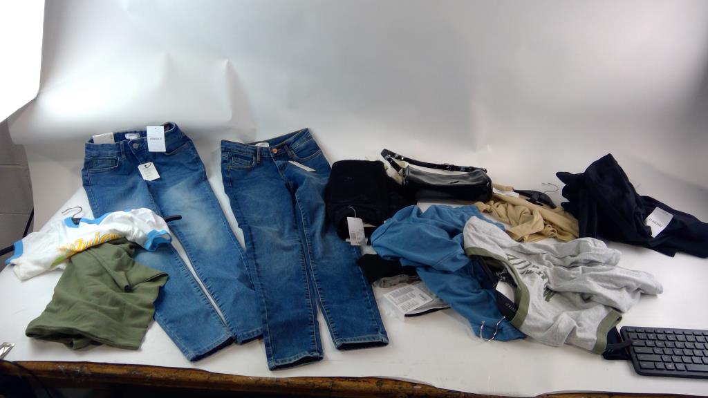 Womens Clothing Lot, 5+ Pieces | Property Room