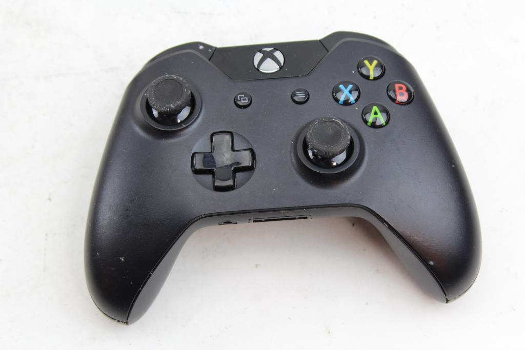 XBox One Controller - Black | Property Room