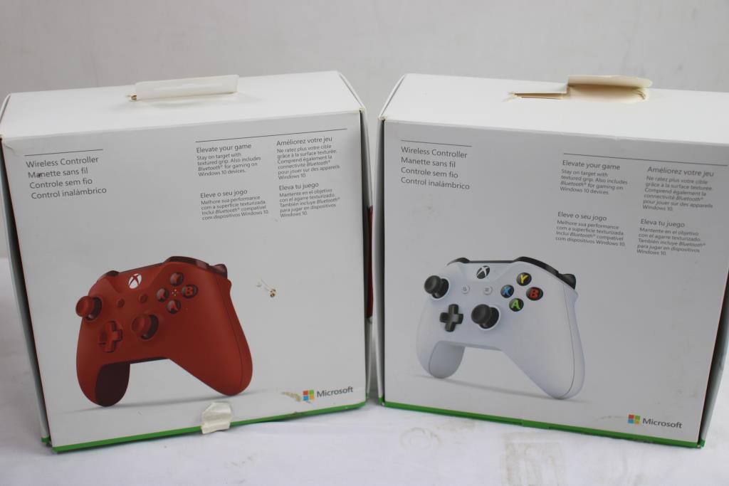 Xbox Wireless Controller, 2 Pieces | Property Room