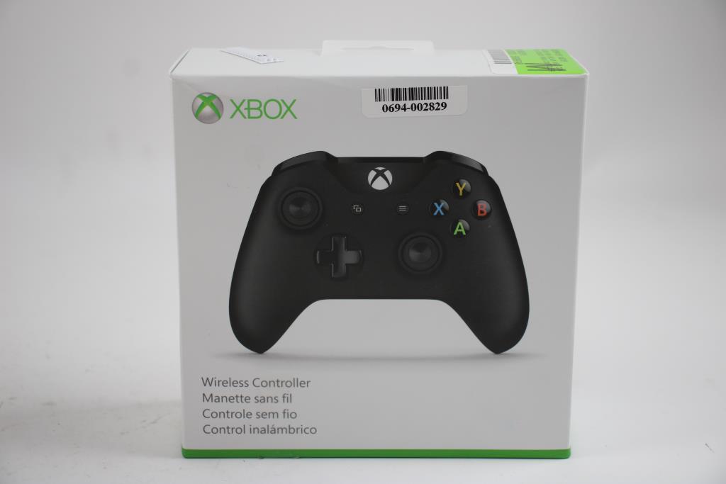 Xbox Wireless Controller, Black, 1708 | Property Room