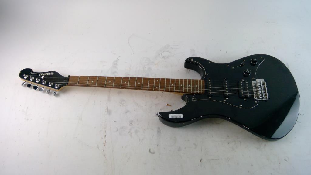 Yamaha Electric Guitar | Property Room