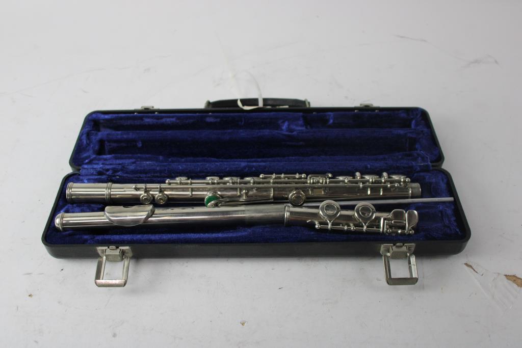 Yamaha Intermediate Flute, YFL-22N | Property Room