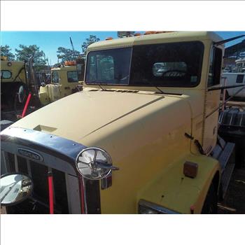 1998 Freightliner Fld112Sd (Brooklyn, NY 11214) | Property Room
