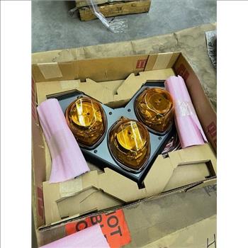 3-Pod and Split Vision SLR Light Bar (Elizabeth, NJ 07201) | Property Room