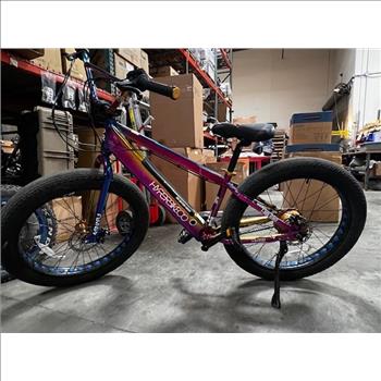 Hyper Bike Company Hyper E-Bike | Property Room