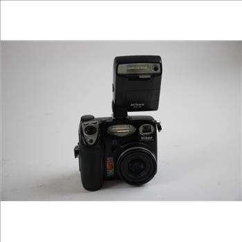 Nikon Coolpix 5000 Digital Camera | Property Room
