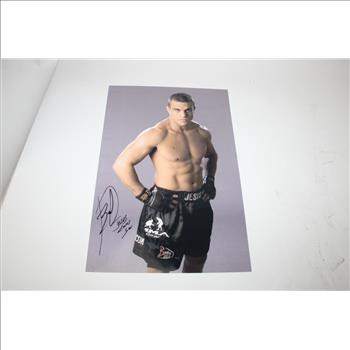 Ufc Fighter Photograph With Signature | Property Room