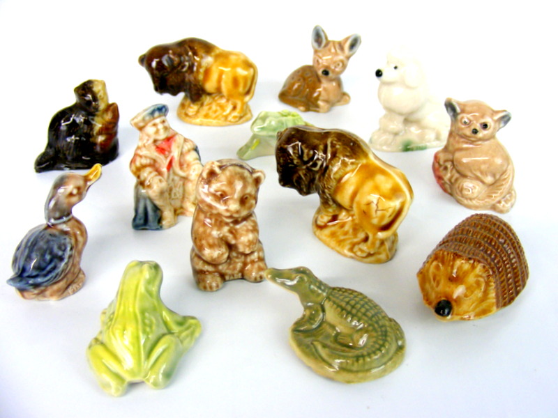 13 Red Rose Minitures | Property Room