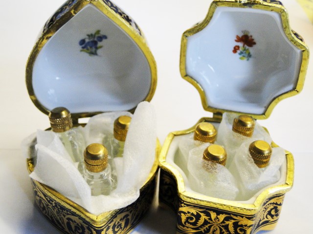 2 Porcelain Cobalt Blue Pill Boxes with 18kt Gold Inlay | Property Room