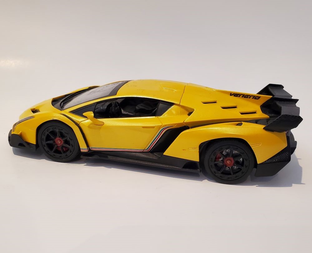 Plastic Model Lamborghini Veneno 1:24 Scale Yellow | Property Room