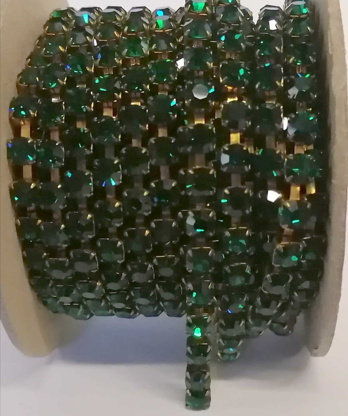PP24 EMERALD STONE RHINESTONE CHAIN - 10 METERS | Property Room