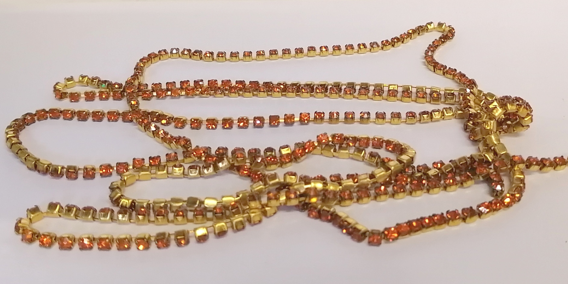 PP24 MADEIRA TOPAZ STONE RHINESTONE CHAIN - 25 METERS | Property Room