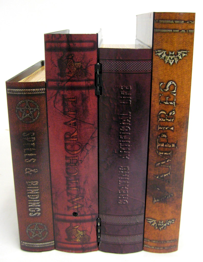 Halloween > Spider Spell Book With Hidden Jump Out Spider | Property Room