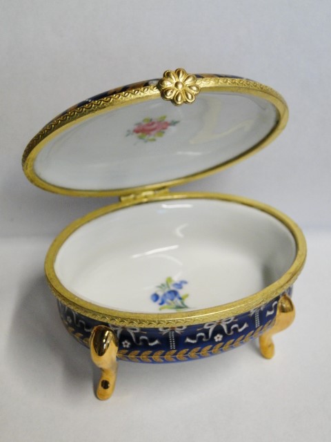 Limoges Porcelain Pill Box with 18kt Gold Inlay Cobalt Blue | Property Room