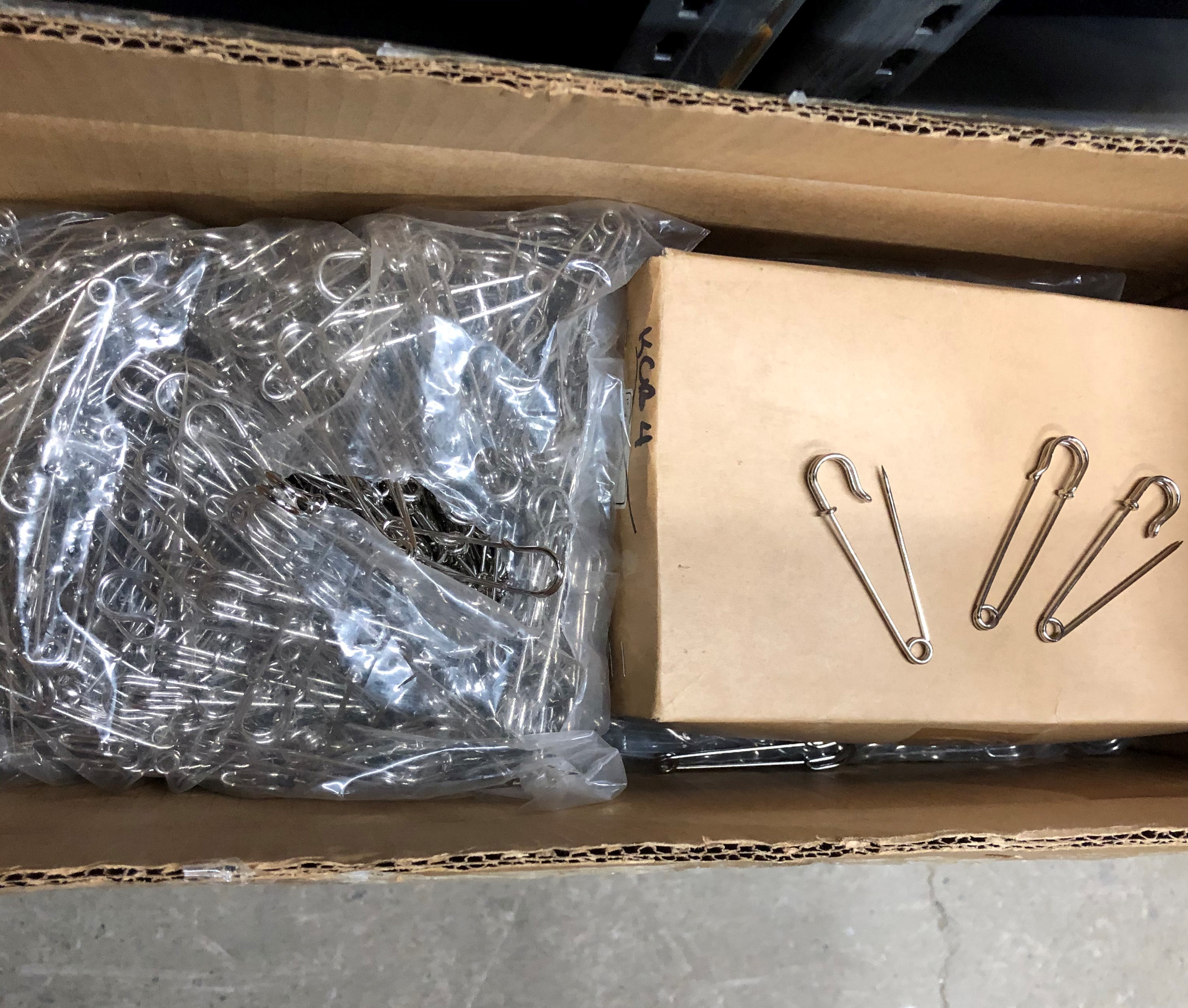 1200 Kilt Pins Gold Color | Property Room
