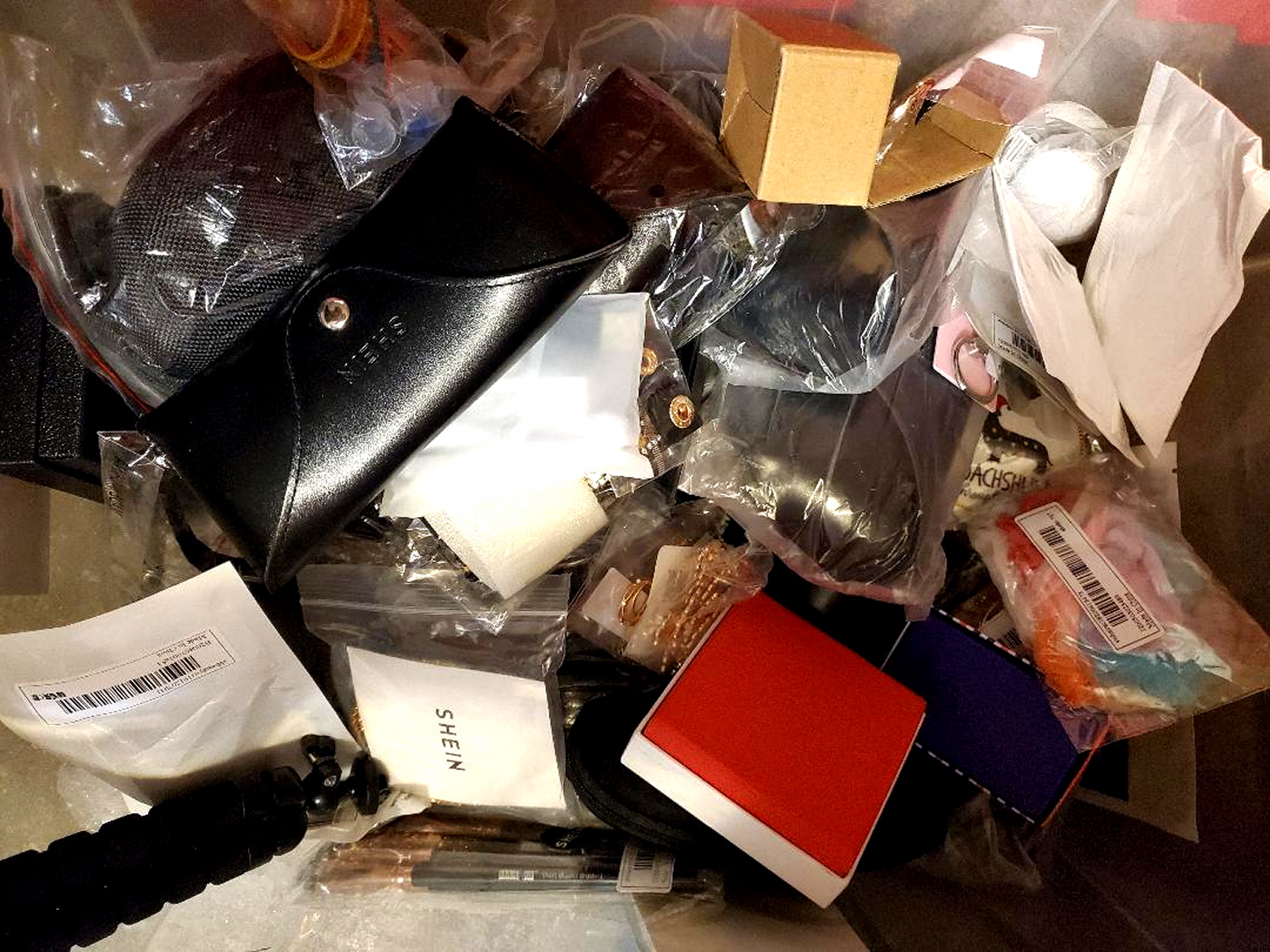 Over 2 LB Of General Customer Returned Merchandise | Property Room