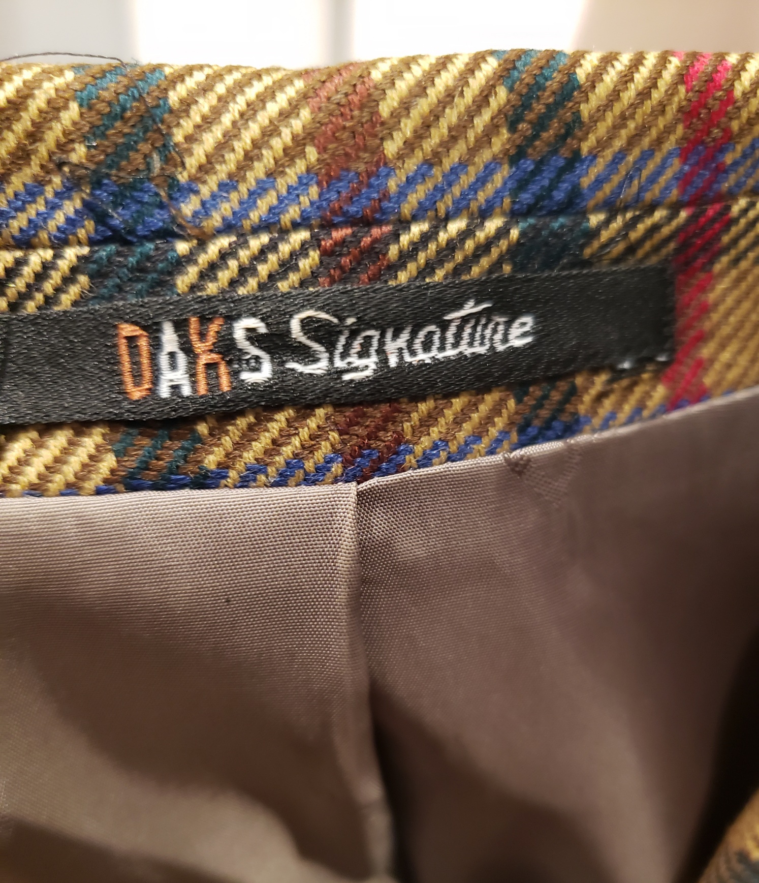 VTG DAKS Signature Plaid Pure Wool Women's Blazer Sz 18 | Property Room