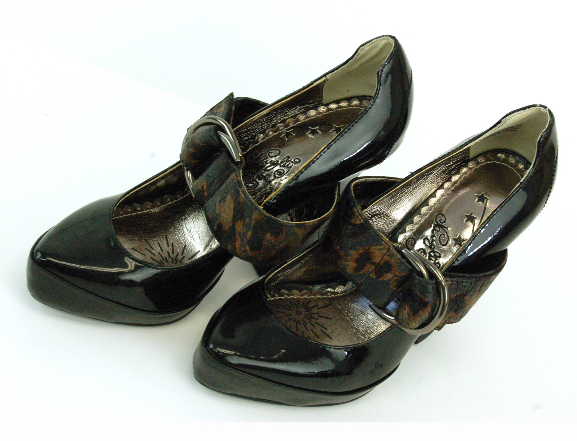NEW Women's Designer NAUGHTY MONKEY Shoes - Size 9 | Property Room