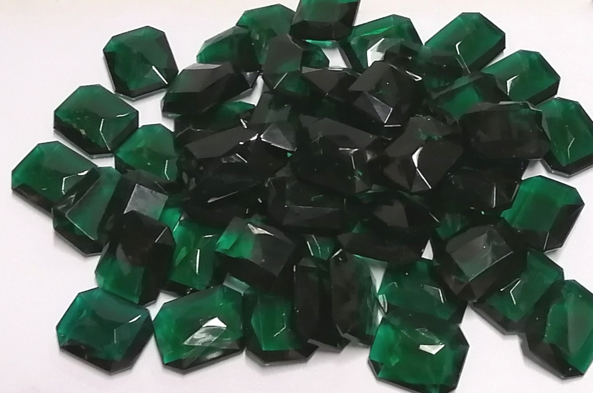 STONES - 41X33MM EMERALD OCTAGON UNFOILED STONES - 51 PIECES | Property ...