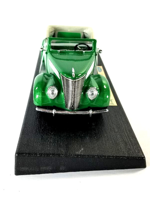 Road Legends 1:18 Model Car 1937 Ford Convertible | Property Room