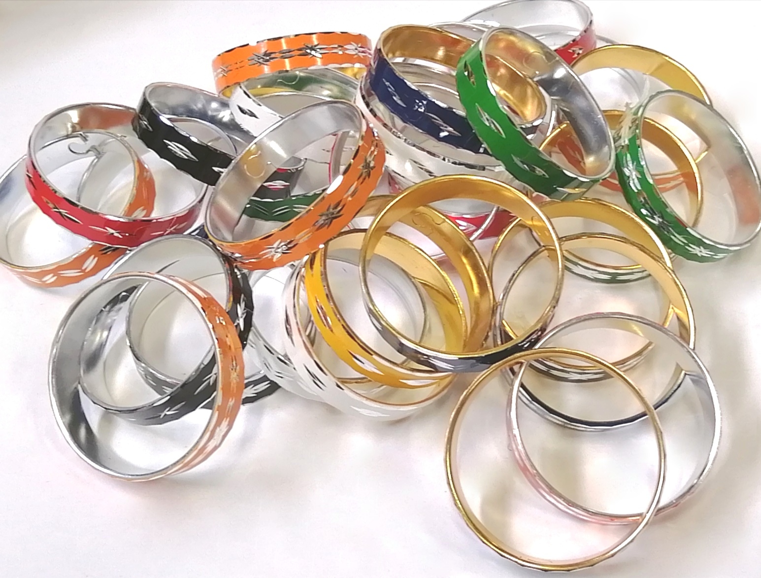 BANGLES - ASSORTED METAL BANGLES- 30 PIECES | Property Room