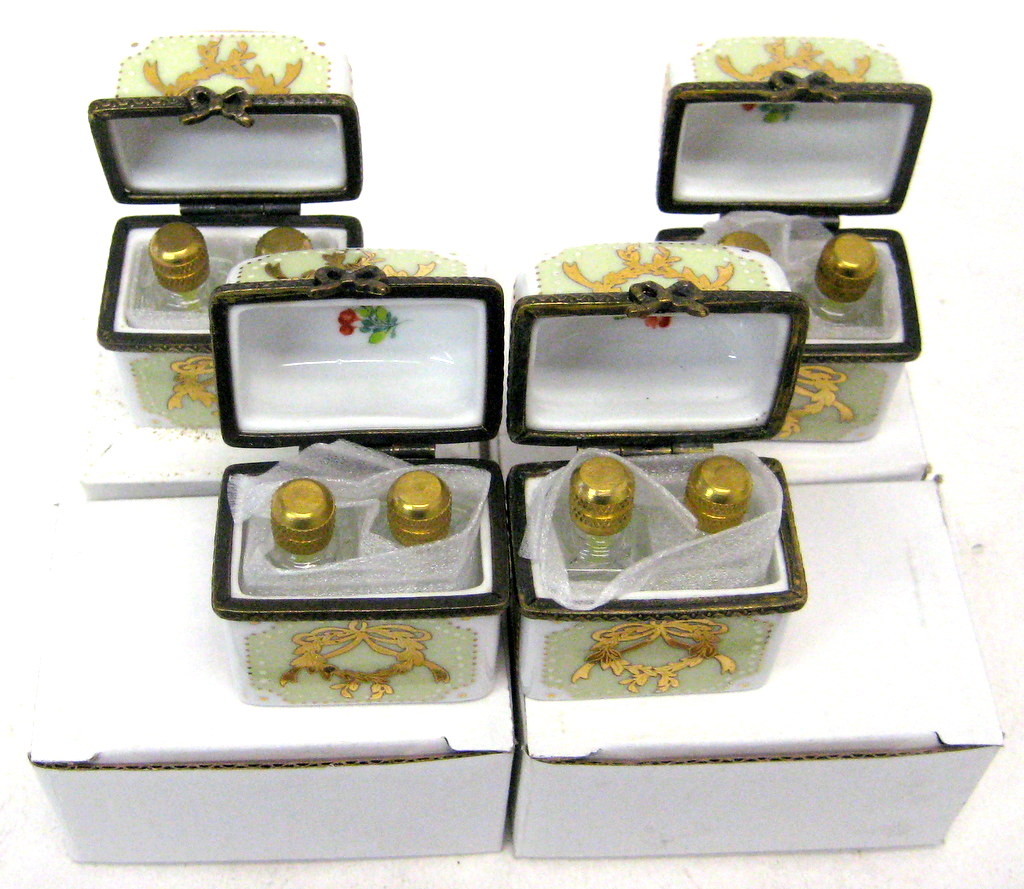 4 Porcelain Boxes with 18kt Gold Inlay | Property Room
