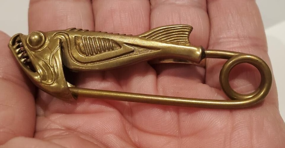 Handmaid Hydrolycus Armatus Tiger Fish Brass Clip 3" | Property Room