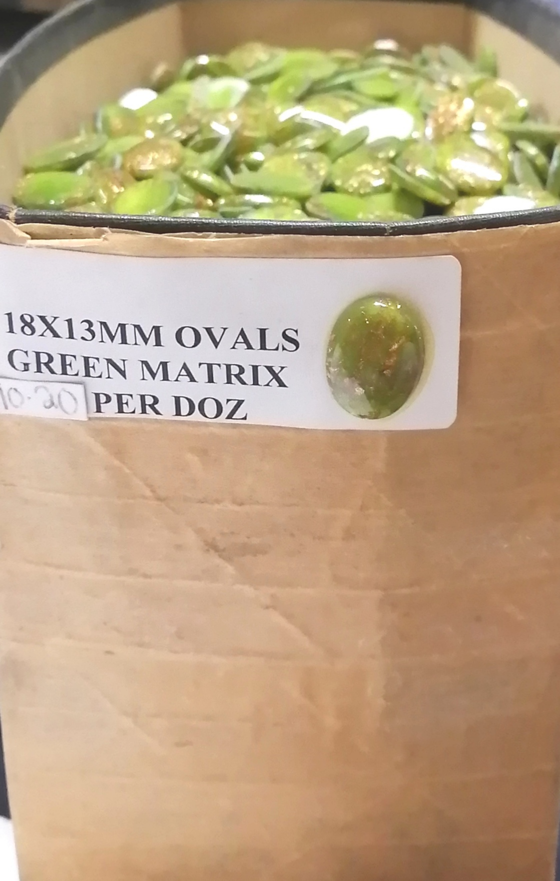 STONES - 18X13MM GREEN MATRIX WITH GOLD LININGS GLASS CABACHONS - 1000 ...