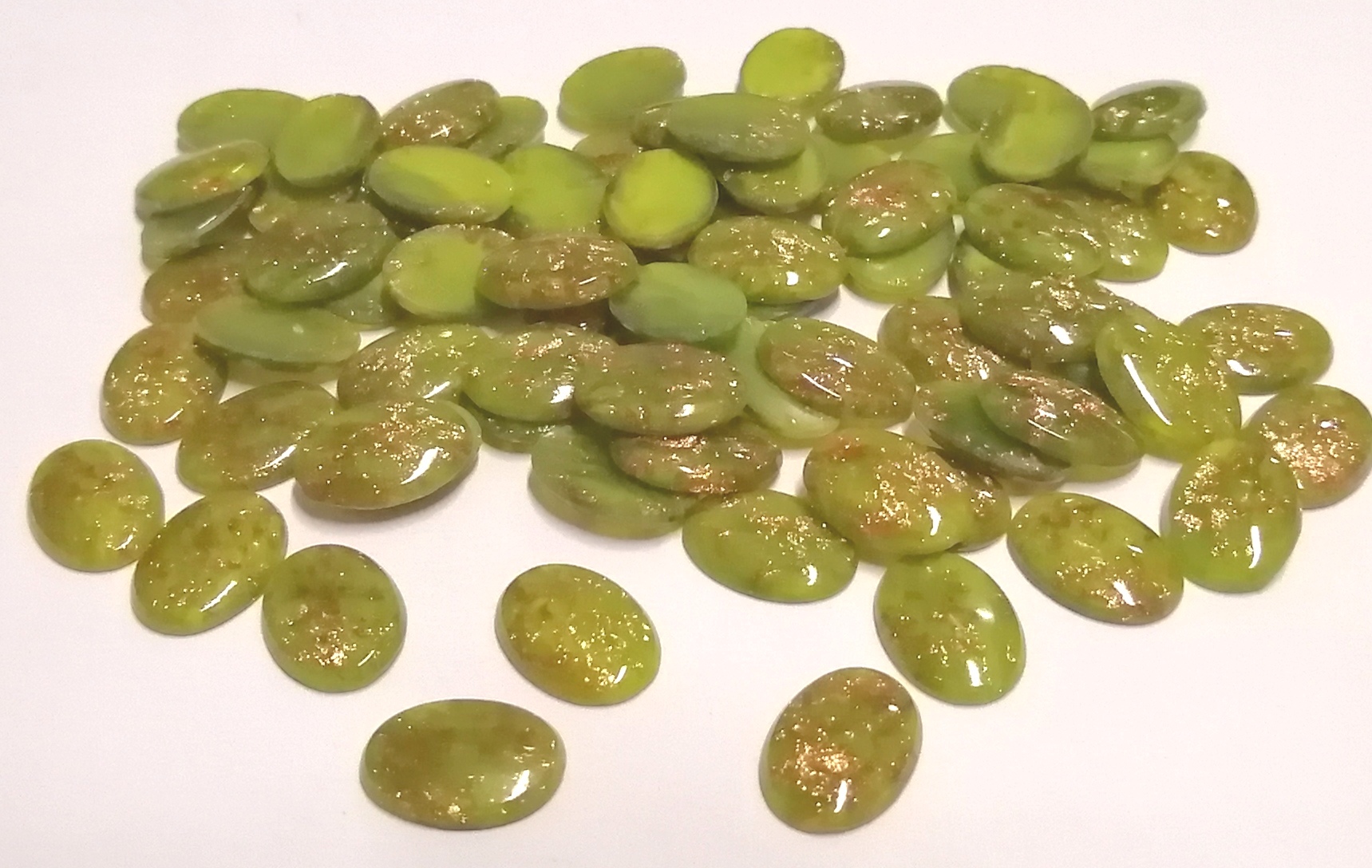 STONES - 18X13MM GREEN MATRIX WITH GOLD LININGS GLASS CABACHONS - 1000 ...