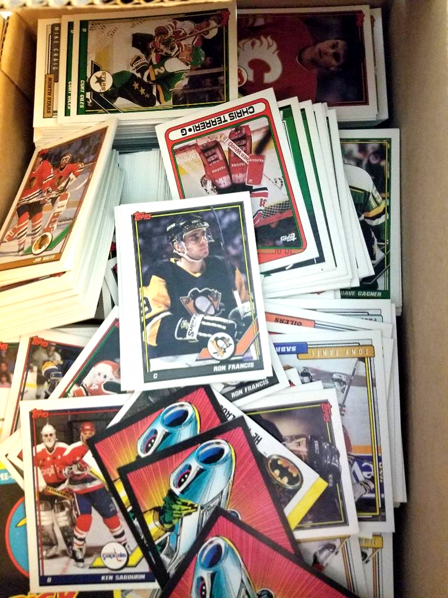 Lot of 100 Random Hockey Cards | Property Room